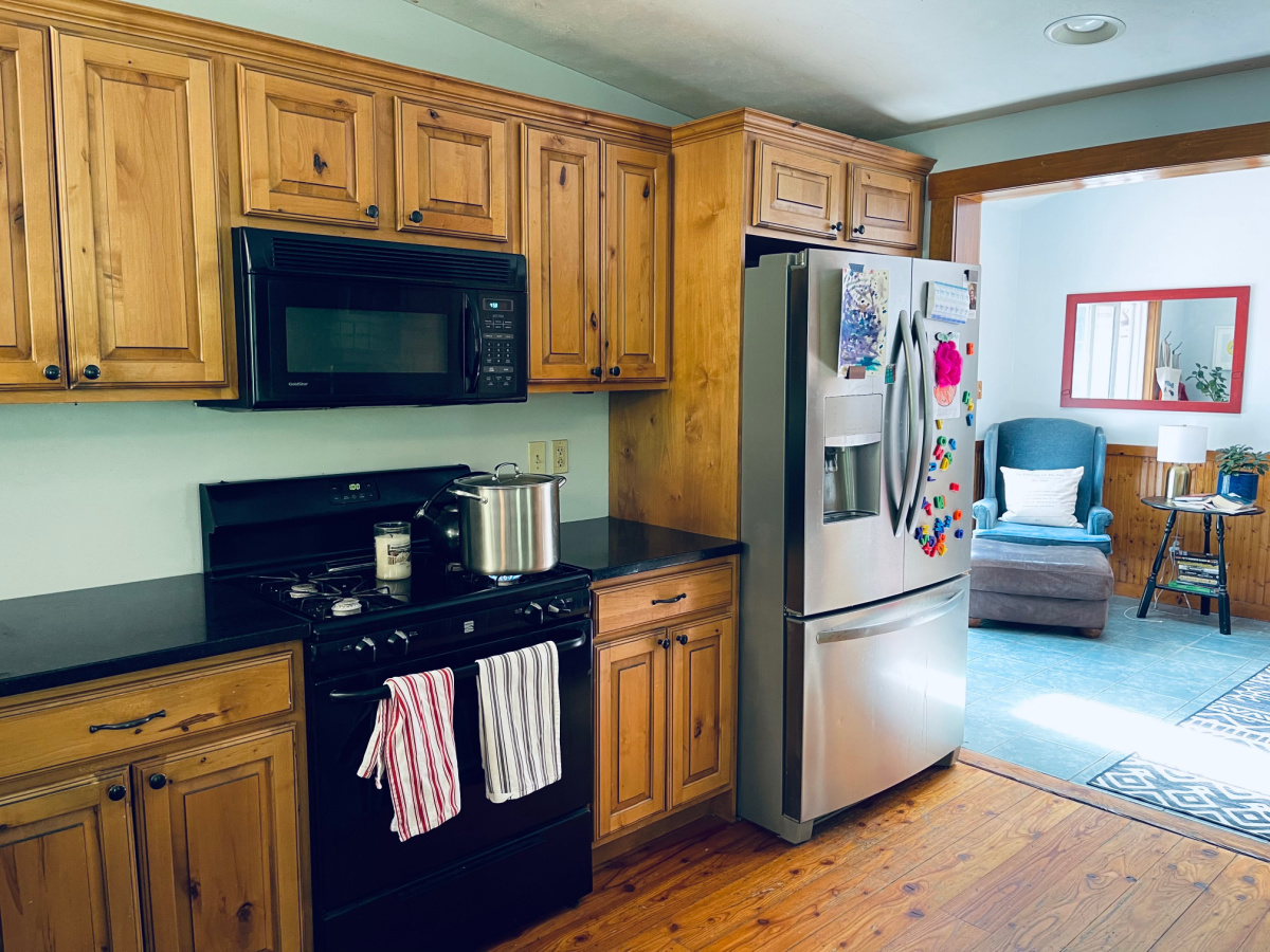 Minimalist Kitchen Essentials: Just the Basics (According to a ...