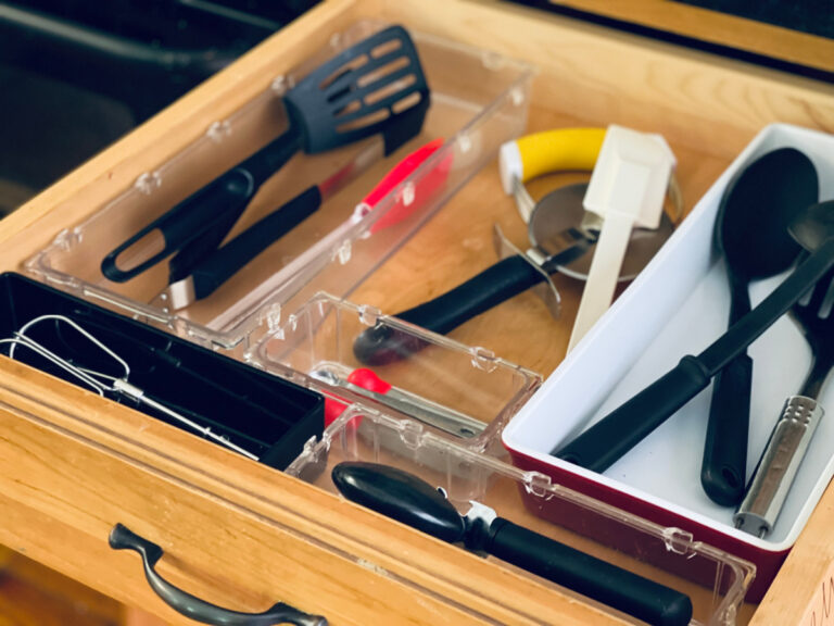 Minimalist Kitchen Essentials: Just the Basics (According to a ...