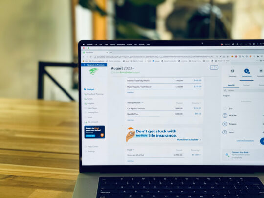 11 Minimalist Budgeting Tips & Tricks (Stress Less, Save More) - This ...