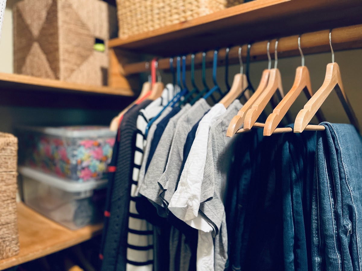 A Stay-at-Home Mom's Ridiculously Simple Spring Daily Uniform (19 Piece ...