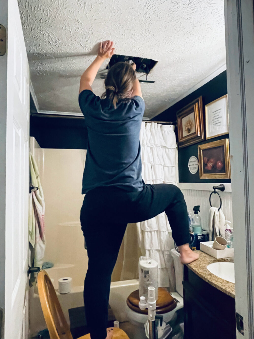 5 Bare Minimum Cleaning Tasks to Prioritize When You're in Survival ...